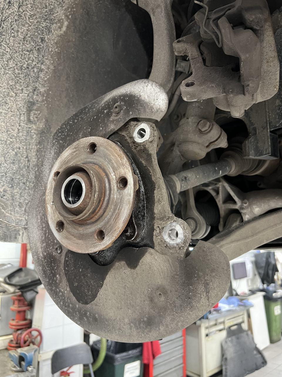Приехал подшипник ступицы — Audi A4 (B8), 1,8 л, 2014 года | визит на ...