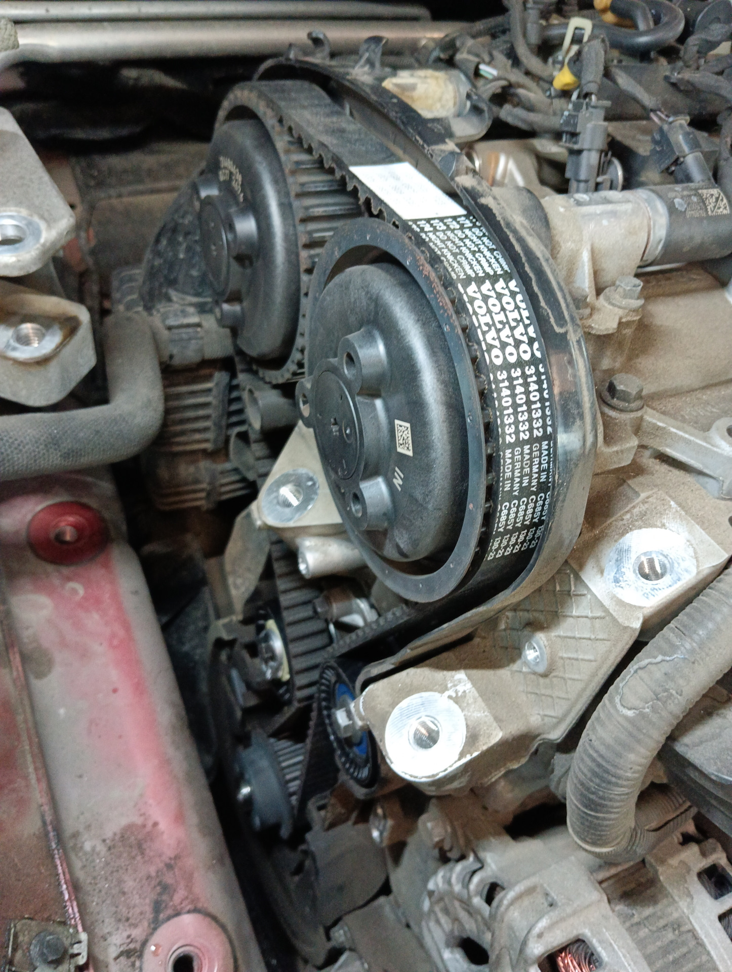 Замена грм и приводного — Volvo V40 Cross Country, 1,5 л, 2017 года ...