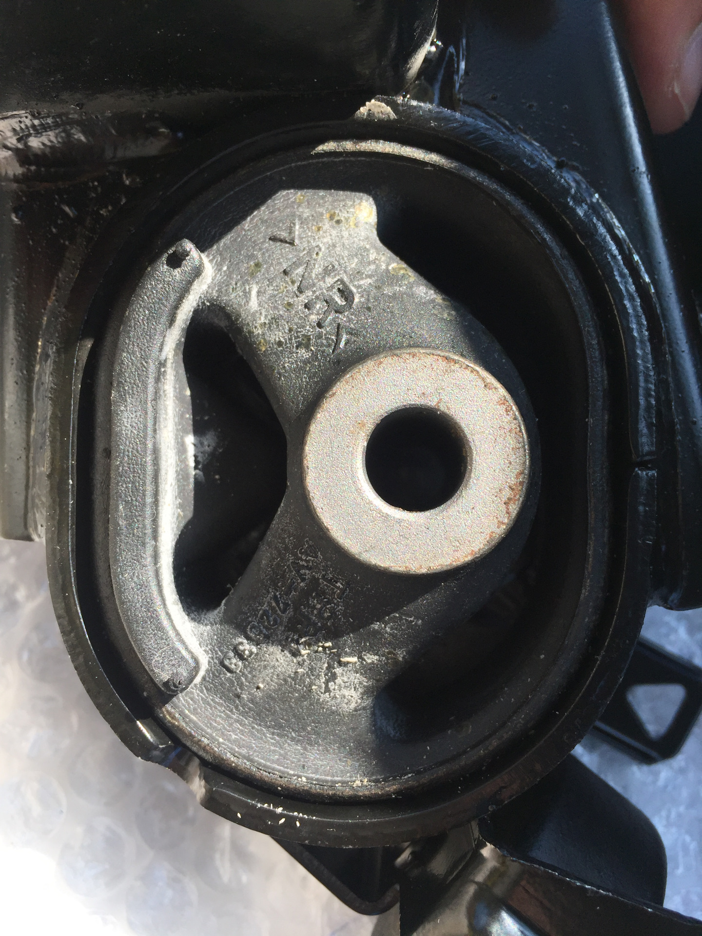 Правая, левая и задняя подушки двс, молдинг левый — Toyota Avensis II ...