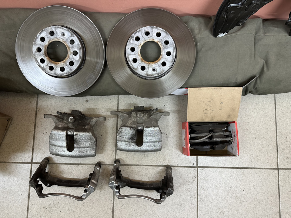 Передние тормоза в сборе на Audi A3 (8V), Skoda Karoq, Skoda Octavia A7 ...
