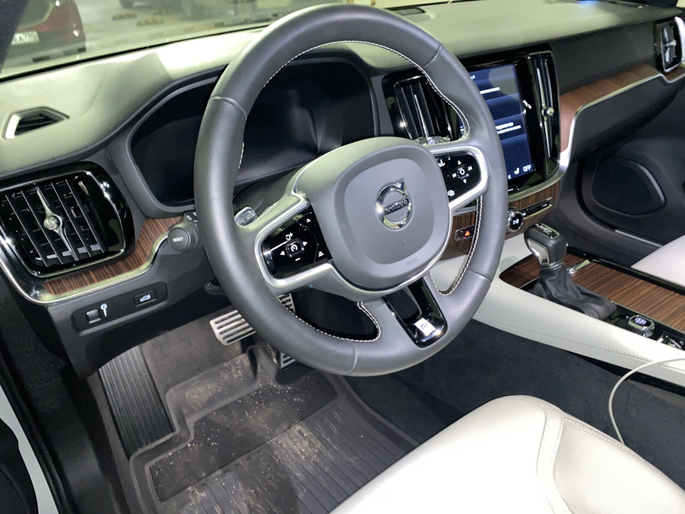 R-руль и больное зеркало. — Volvo V60 Cross Country (2G), 2 л, 2019 ...