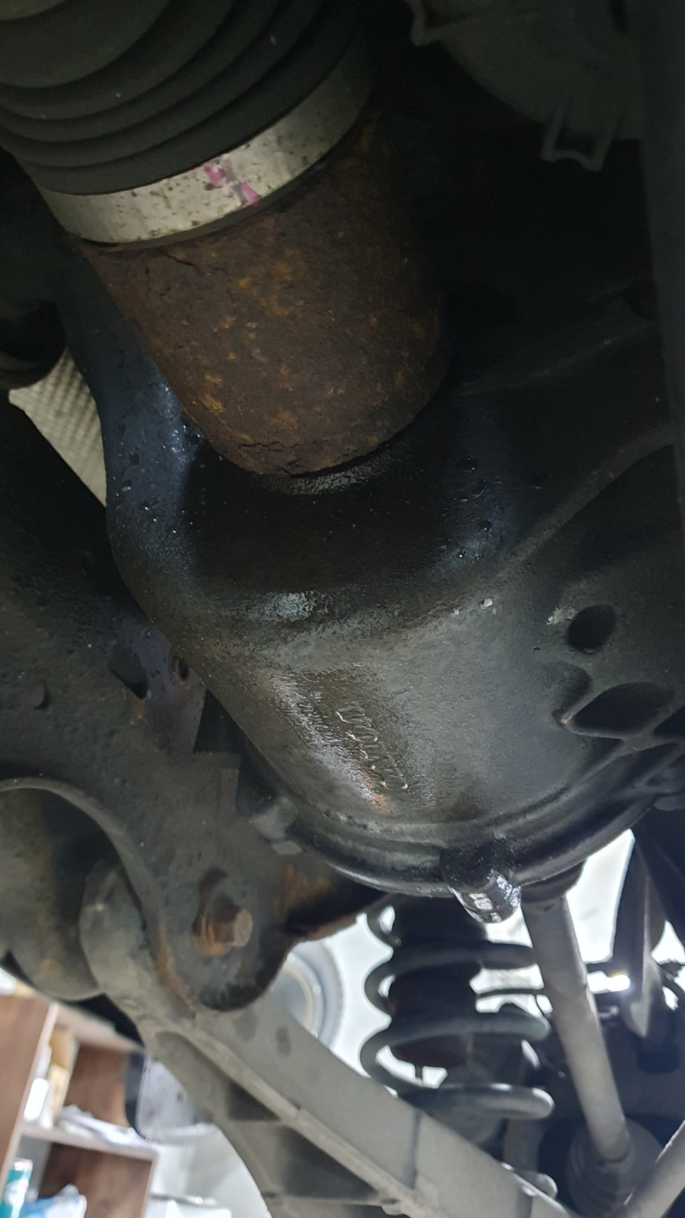 Замена сальника заднего привода — Volvo XC60 (1G), 2,4 л, 2013 года ...