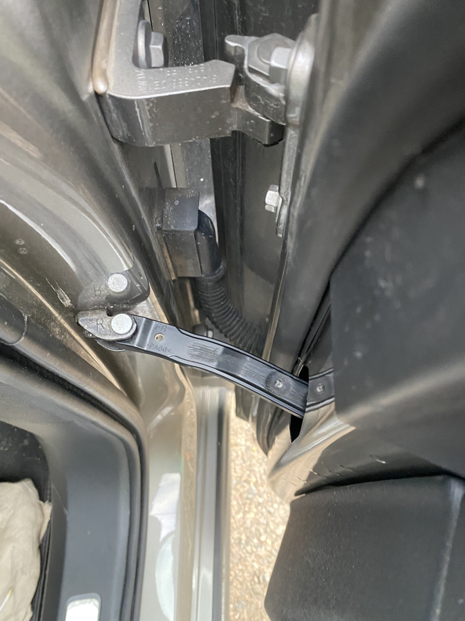 Ревизия ограничителей дверей — Volvo XC90 (2G), 2 л, 2020 года | своими ...