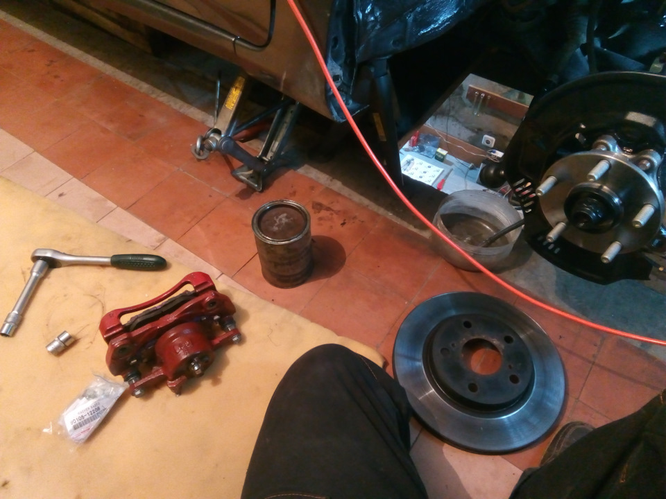 9010512208 Болт крепежный тормозного суппорта TOYOTA TOYOTA LEXUS ...