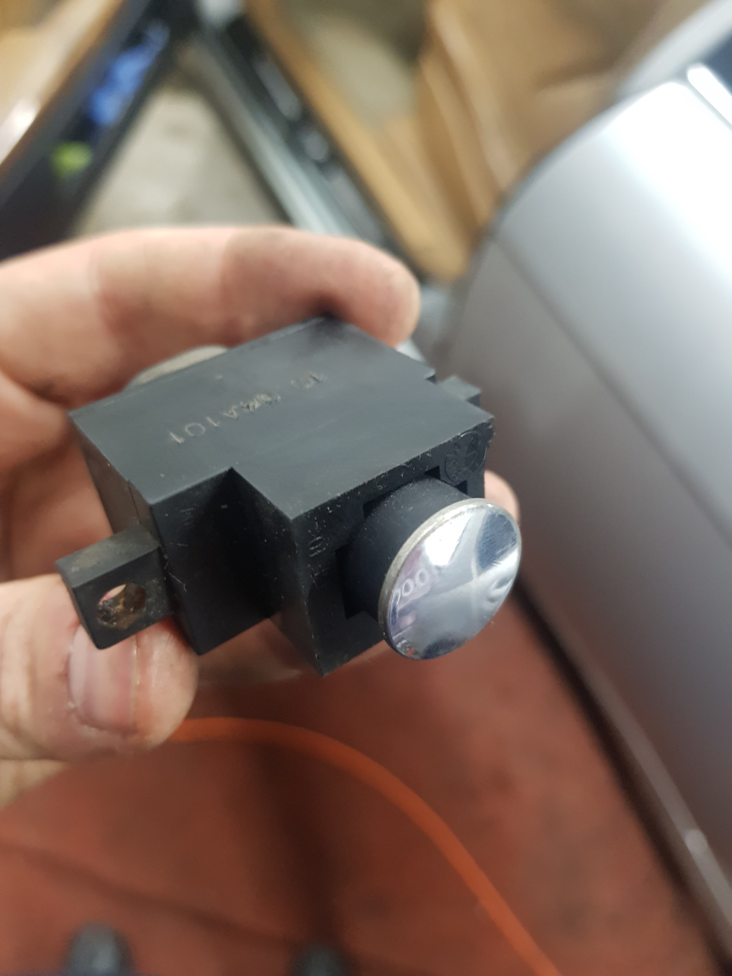 Ремонт кнопки багажника — BMW 7 series (E65/E66), 3 л, 2004 года ...