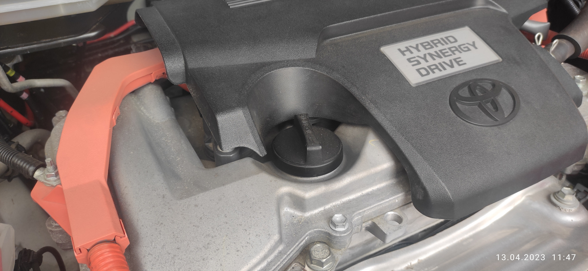 Маслозаливная пробка — Toyota Harrier Hybrid (3G), 2,5 л, 2014 года ...