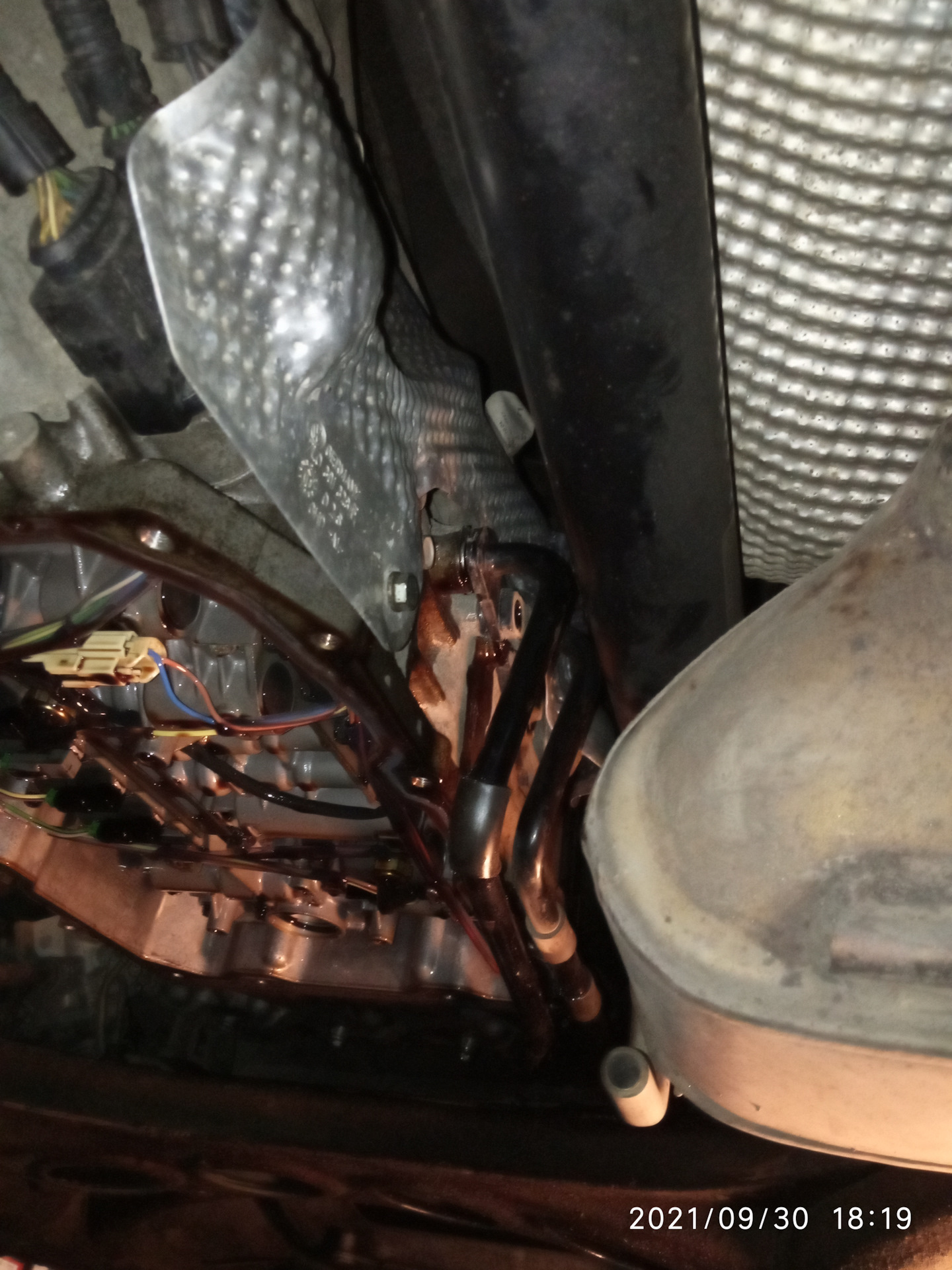 28. Замена масла в АКПП — Volkswagen Touareg (1G), 2,5 л, 2004 года ...