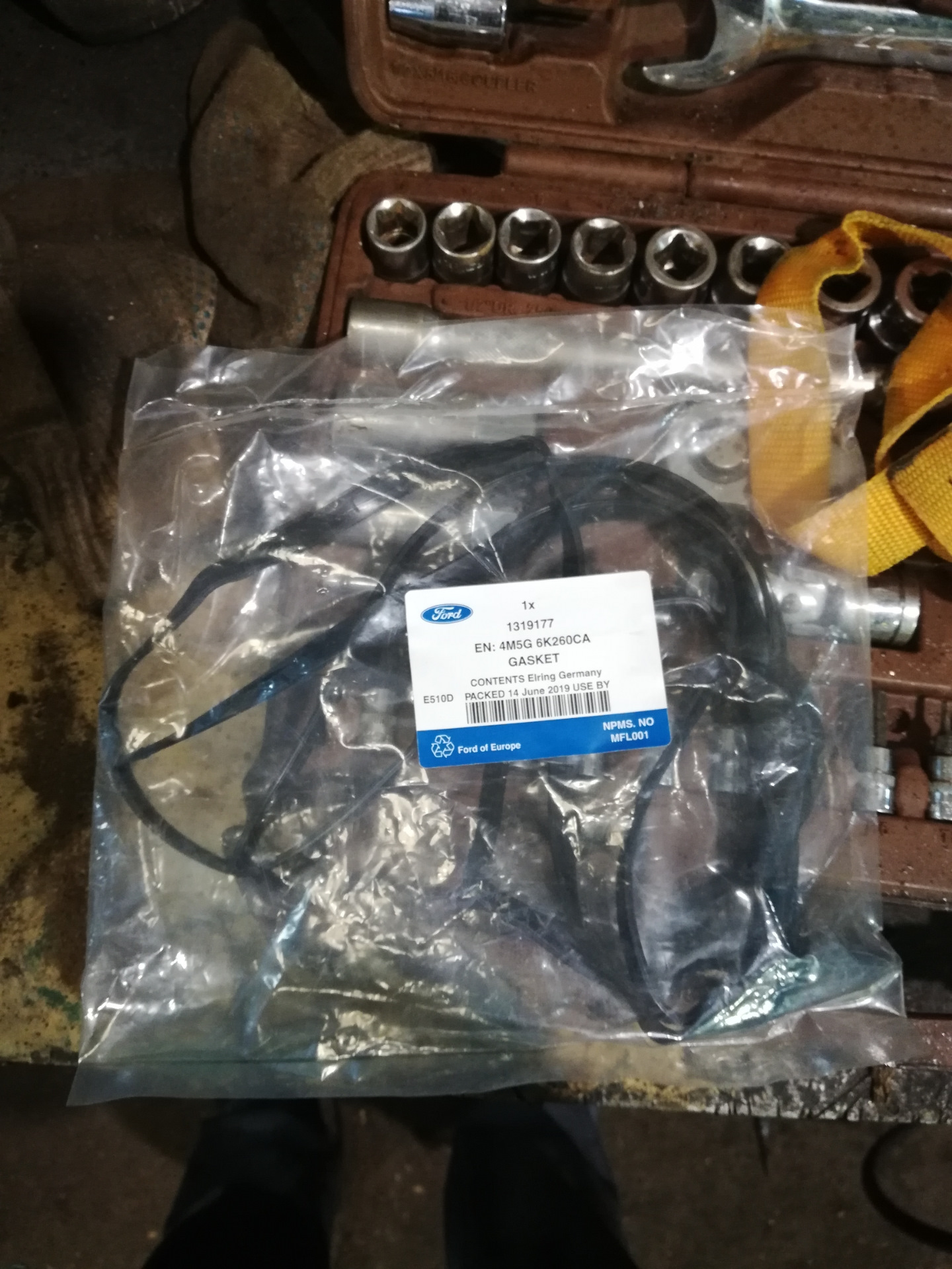 11. Замена прокладки клапанной крышки — Ford Focus Sedan II, 1,6 л ...