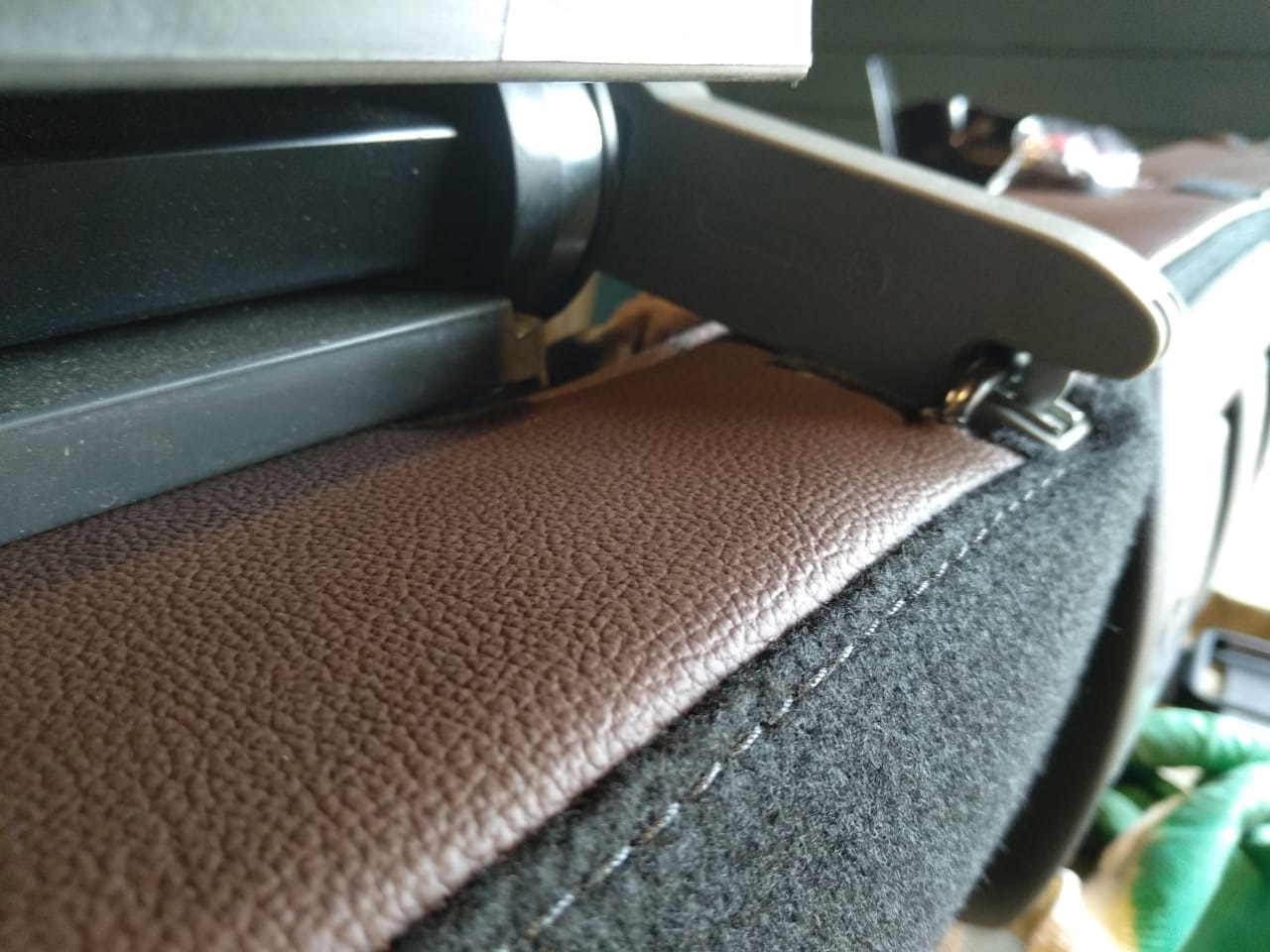 Изофиксы в раскладной диван Гранд Старекса — Hyundai Grand Starex, 2,5 ...