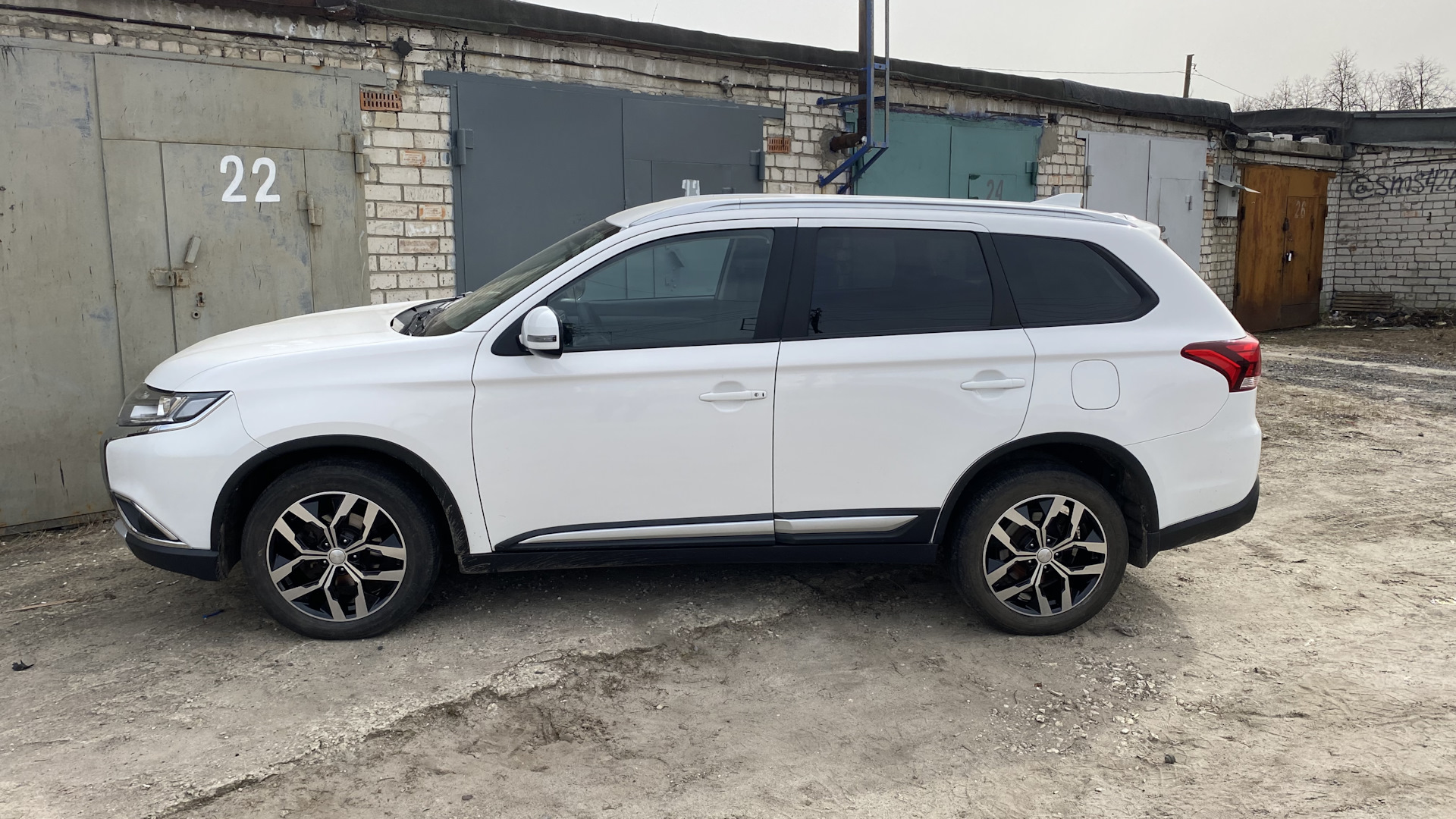 Mitsubishi Outlander (3G) 2.0 бензиновый 2018 | 2.0 АТ на DRIVE2