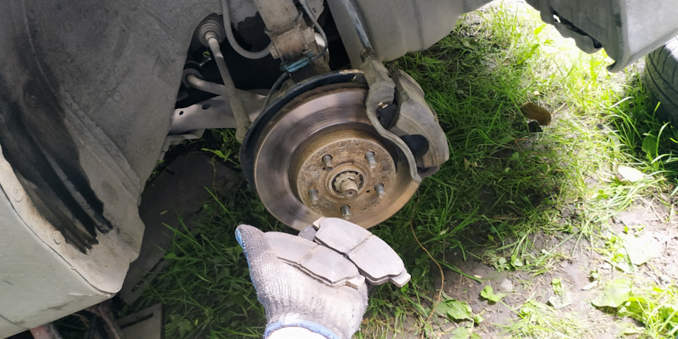 Колодки передние SAT — Toyota Caldina (210), 2 л, 1998 года ...