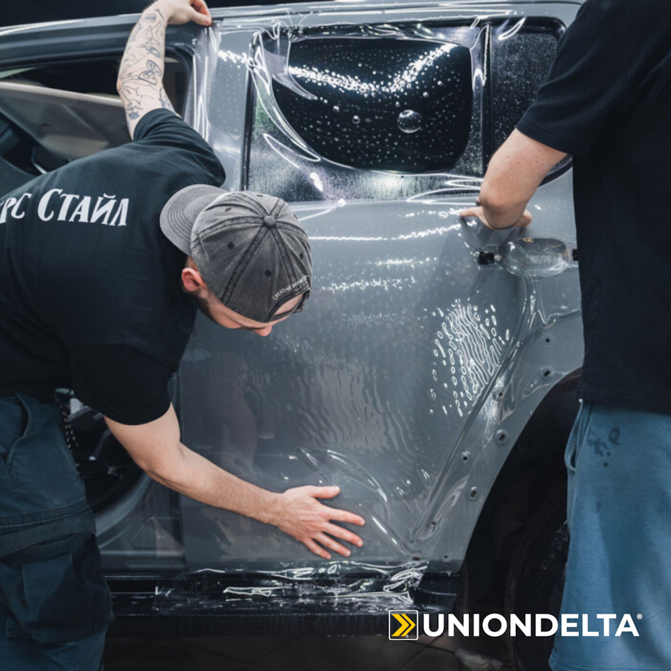 Процесс установки антигравийной пленки DELTASKIN® PRIME на TANK 300 от ...