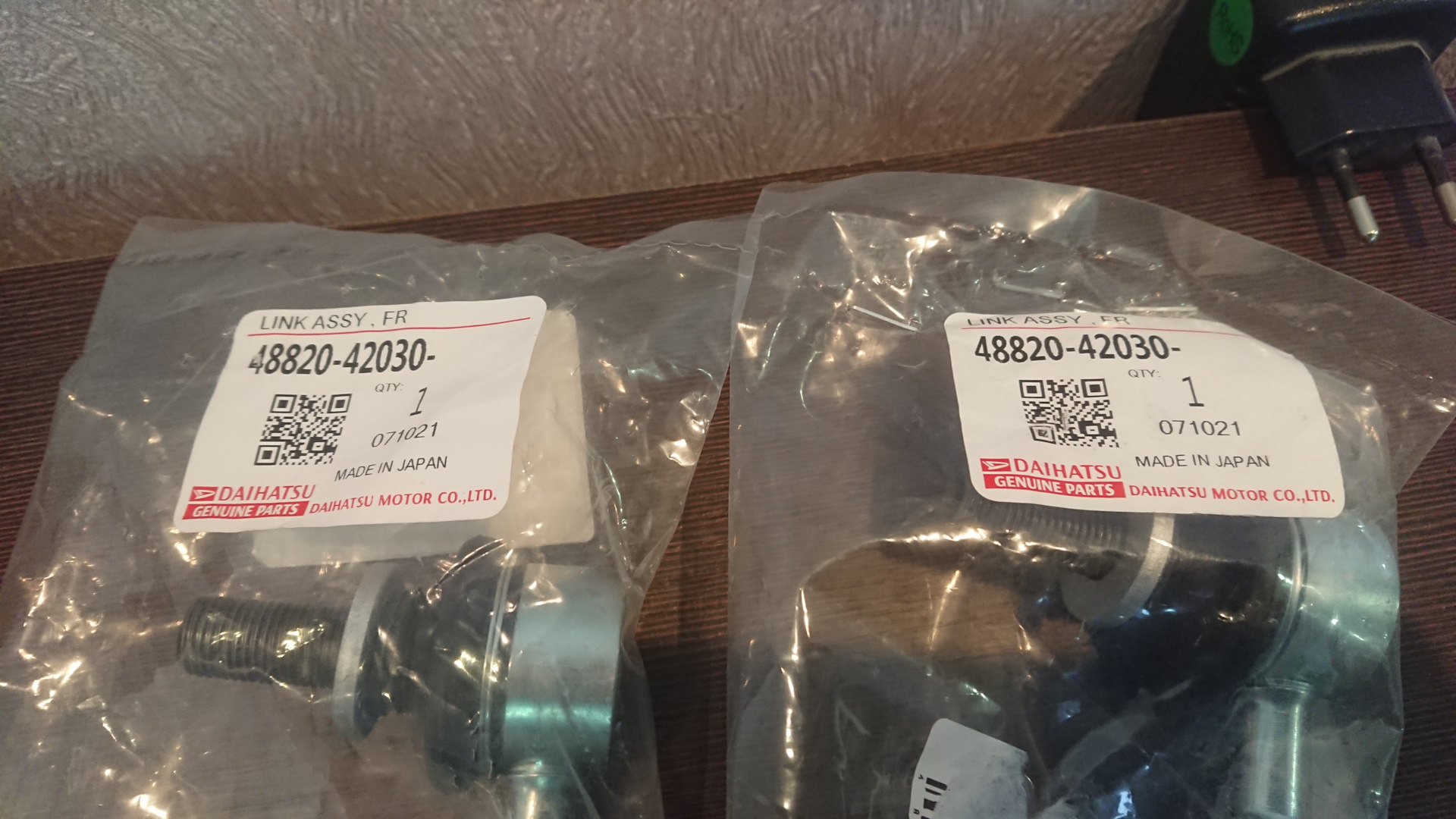 Замена стоек переднего стабилизатора на Daihatsu 48820-42030 — Toyota ...