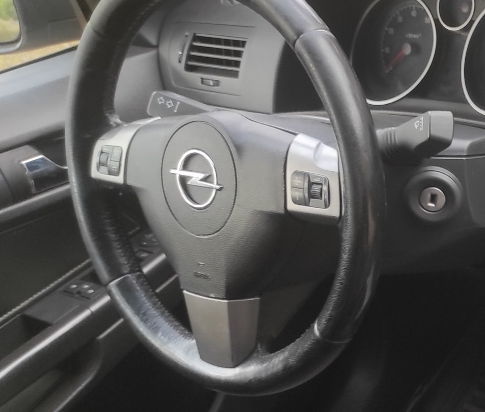 Перетянул руль — Opel Astra H, 1,6 л, 2005 года | стайлинг | DRIVE2