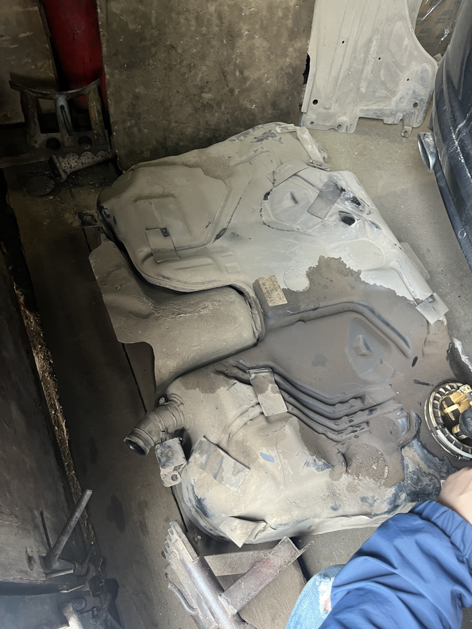 Топливный насос, втулки насоса ЭГУР, щетки стеклоочистителей — Volvo ...