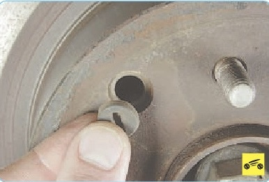Заглушка заднего тормозного диска — Nissan Tiida (1G), 1,6 л, 2008 года ...