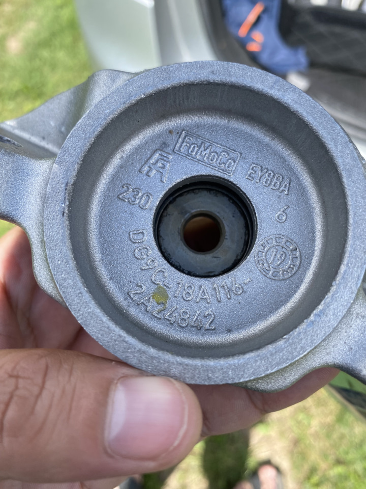 Опора заднего амортизатора на Ford Fusion (America) (2G), Ford Mondeo V ...