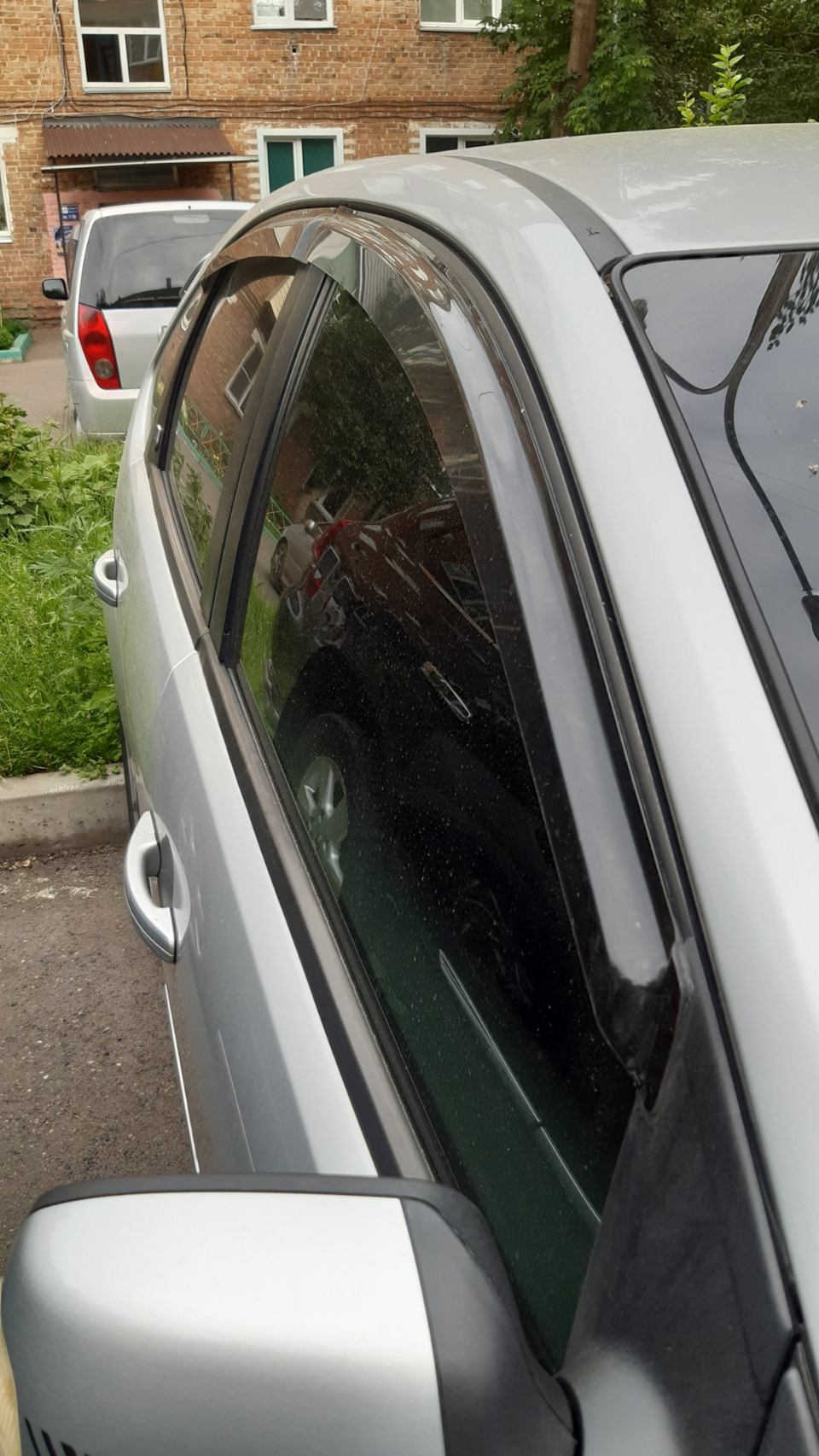 Новые ветровики — Ford Focus Hatchback II, 1,8 л, 2006 года ...