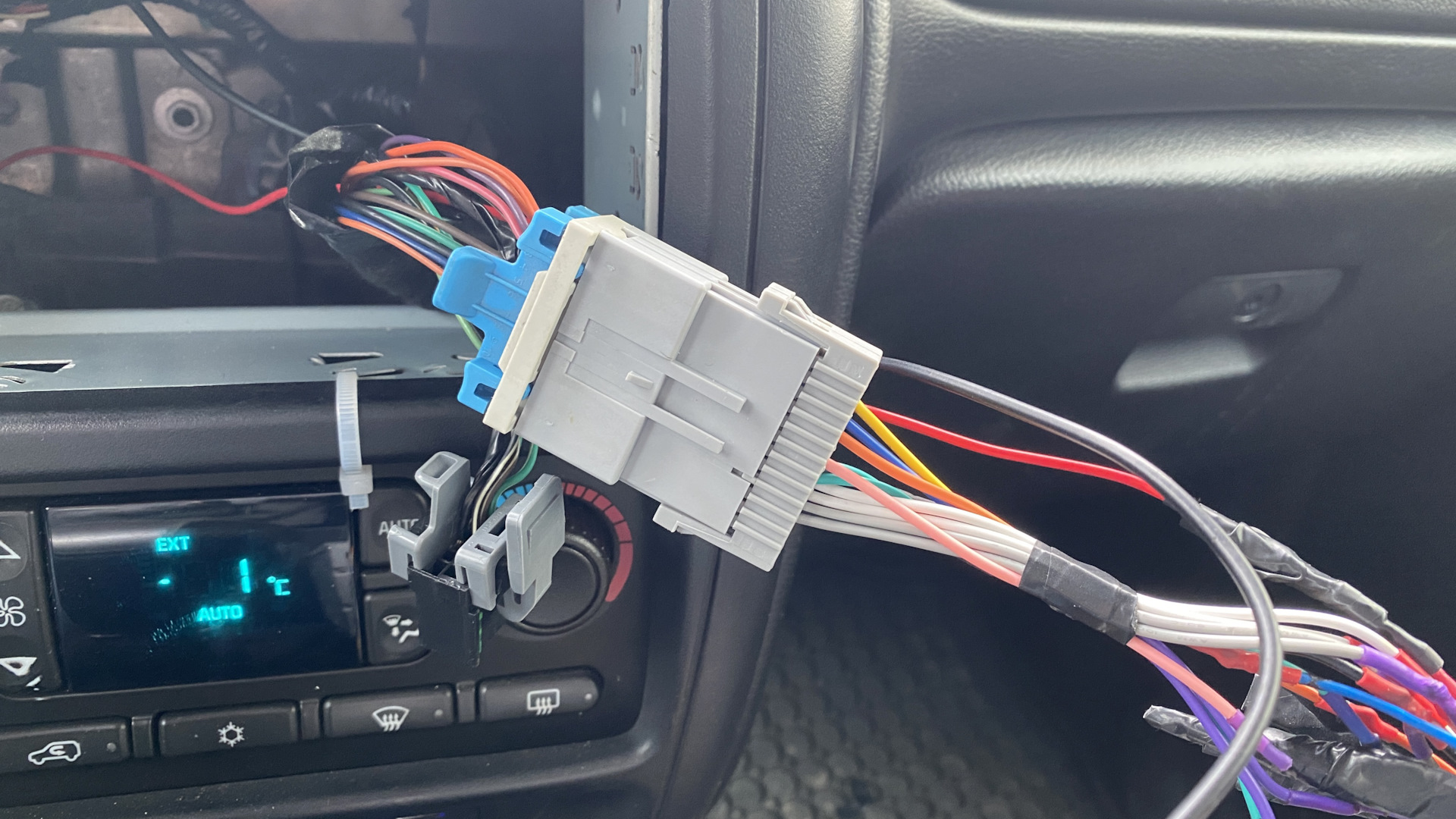 Установка Андроид магнитолы — Chevrolet TrailBlazer (1G), 4,2 л, 2007 ...