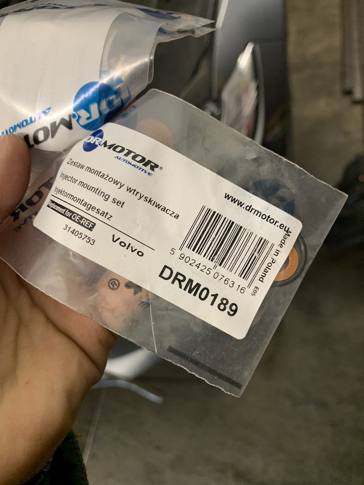 Замена клапанной крышки с прокладкой — Volvo V90 (2G), 2 л, 2018 года ...