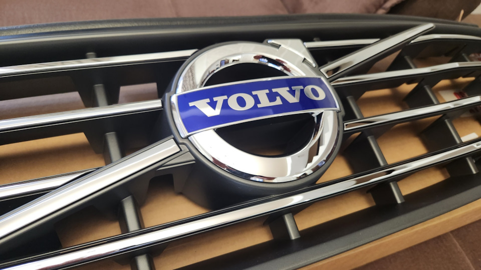 Задний дворник, новая решётка, ветровики и колпачки на гайки колёс ...