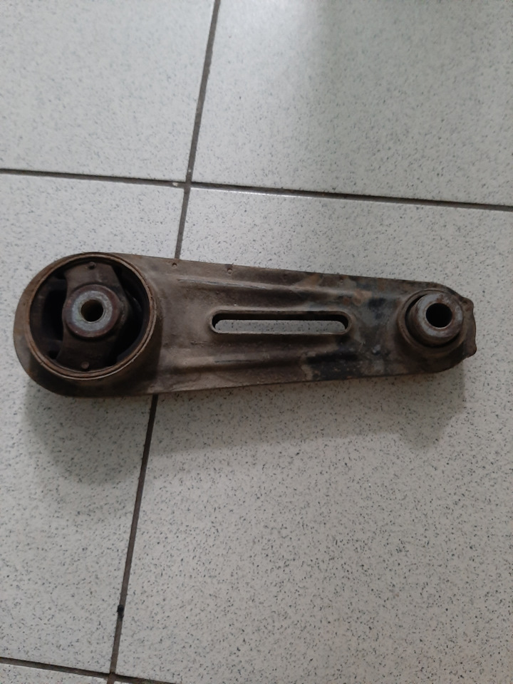 11360JY20B Тяга реактивная ниж RENAULT | Запчасти на DRIVE2