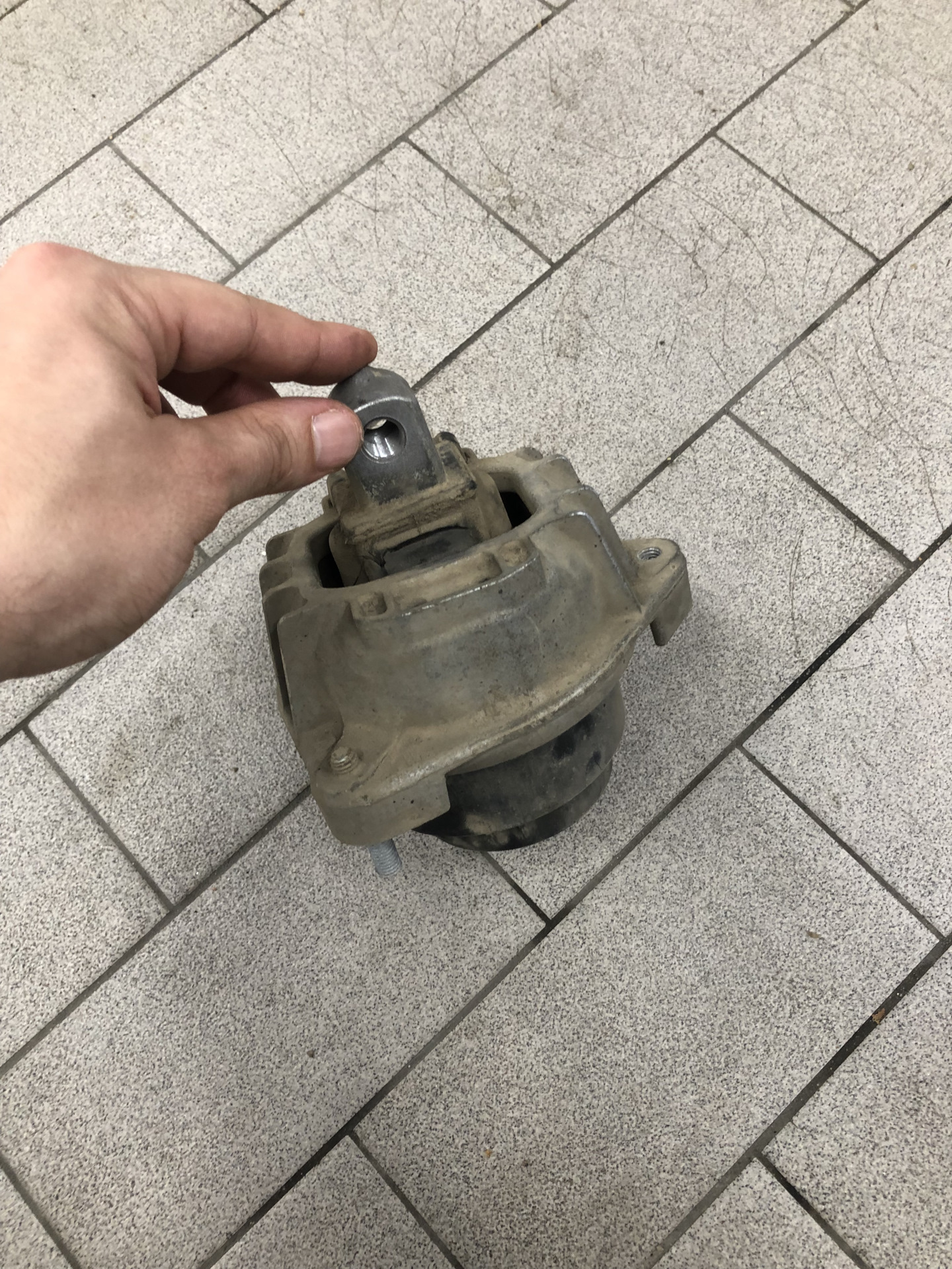 Замена опор ДВС — BMW 5 series (F10), 3 л, 2011 года | визит на сервис ...