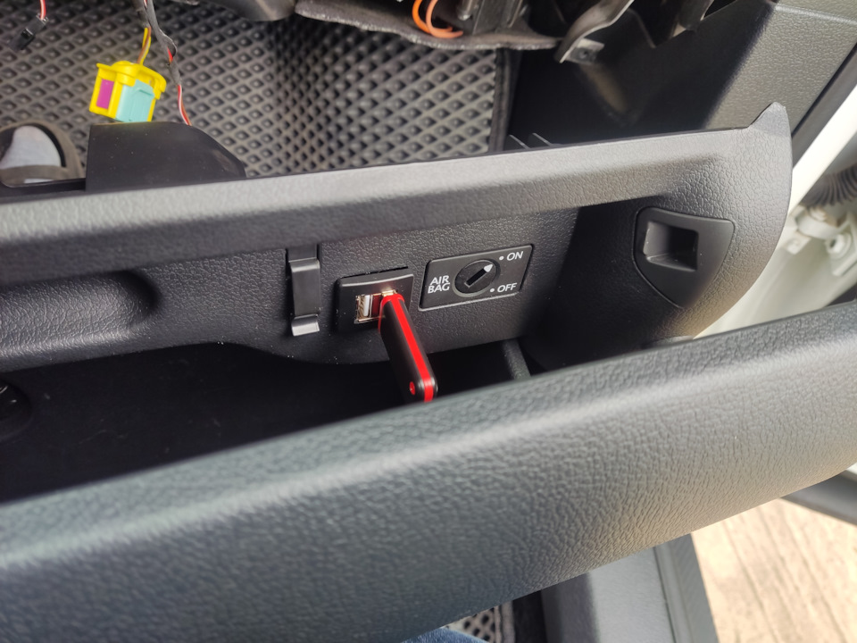 Установка 2-го USB в бардачок — Volkswagen Tiguan (1G), 1,4 л, 2016 ...