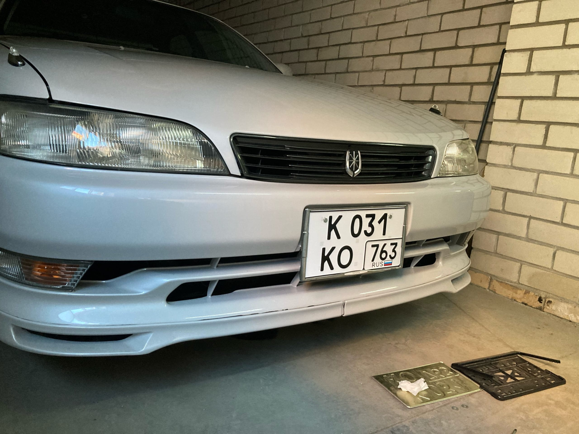 Японские рамки номера — Toyota Mark II (90), 2,5 л, 1994 года ...