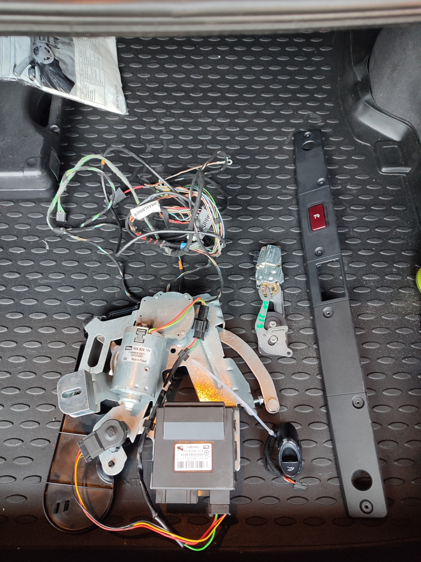 Дооснащение: Опция 881: Электропривод крышки багажника — Mercedes-Benz ...