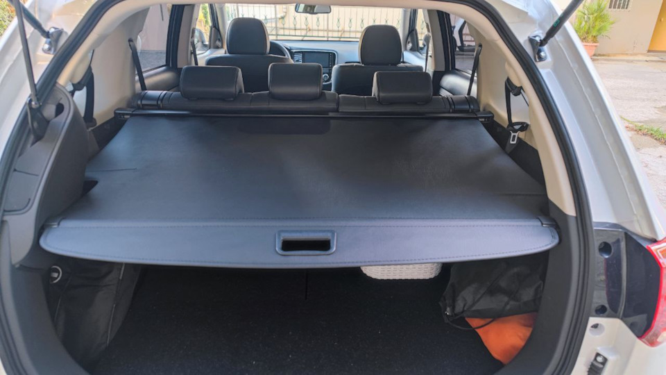 Шторка багажника (с электроприводом двери) — Mitsubishi Outlander (3G ...