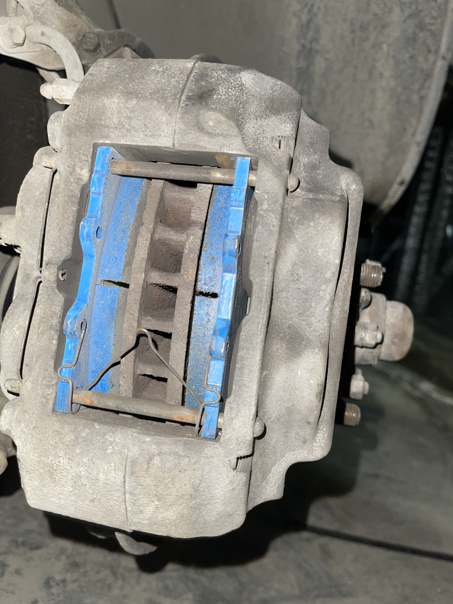 Замена колодок на Toyota — Lexus LX (UZJ100), 4,7 л, 2007 года | визит ...