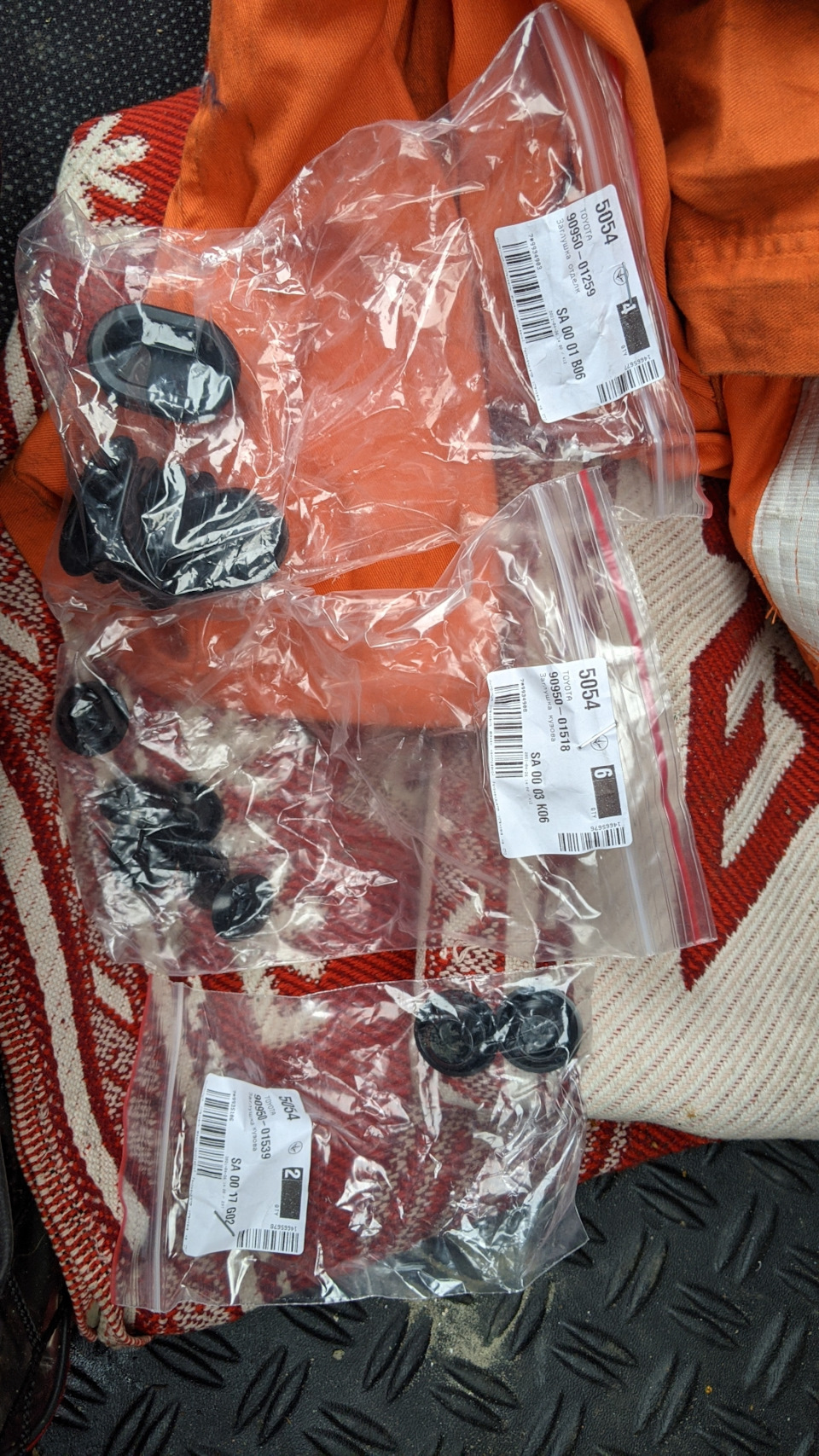 Заглушки на днище Камри 30 . — Toyota Camry (XV30), 9,9 л, 2004 года ...