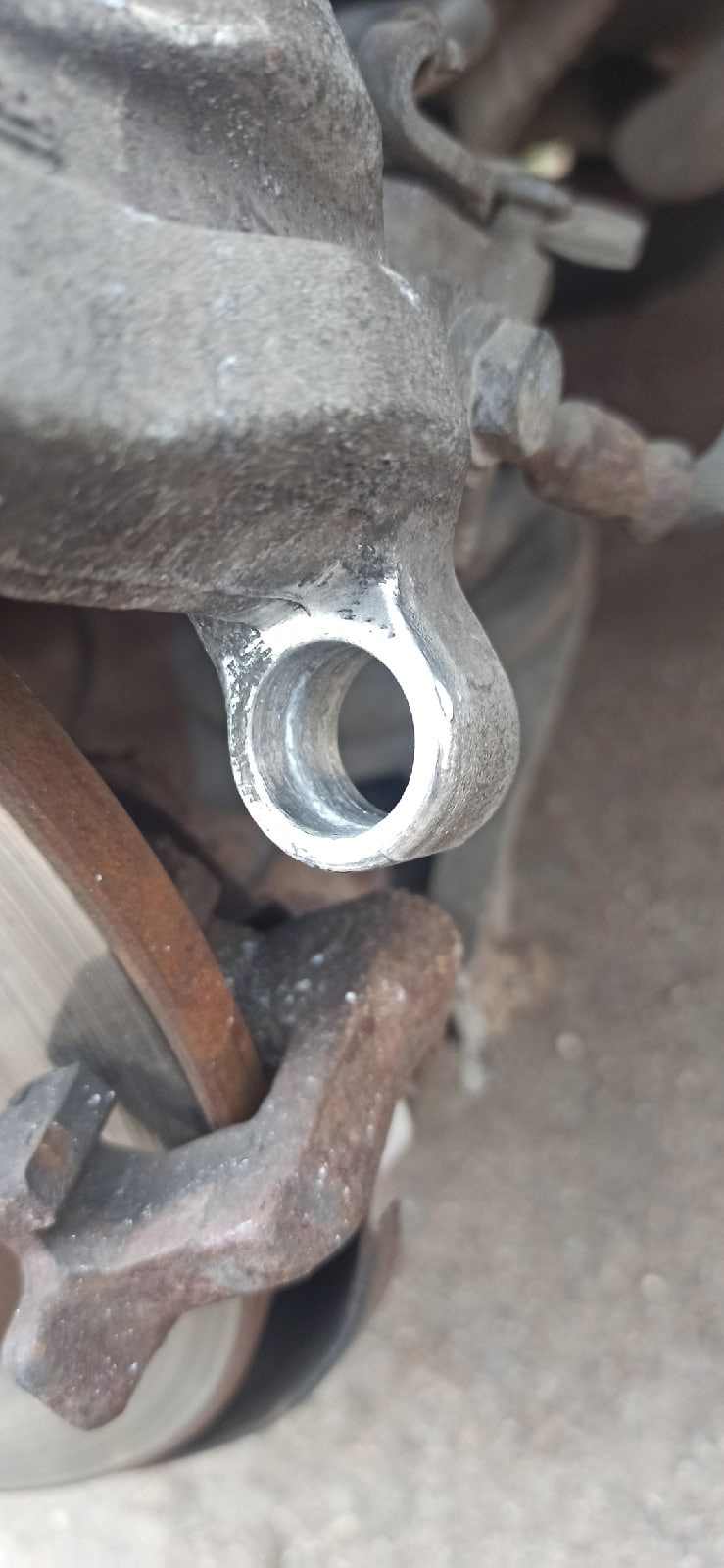 Направляющие задних суппортов, серьги и втулки стабилизатора — Opel ...