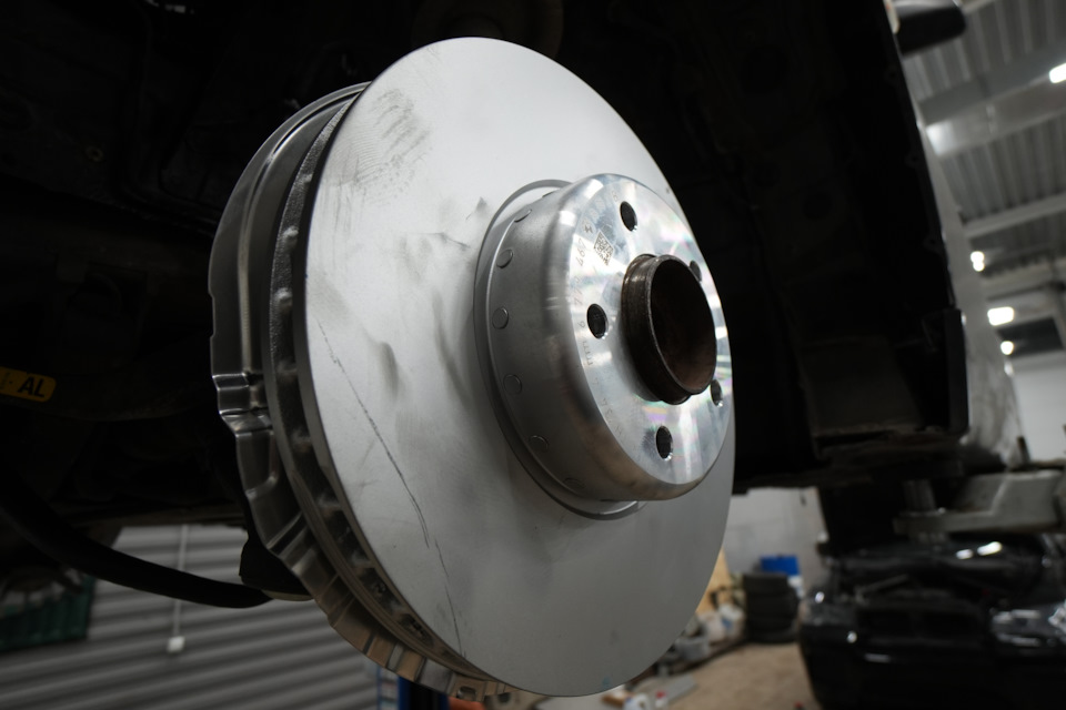 Обслуживание тормозной системы — BMW 5 series (E60), 3 л, 2008 года ...