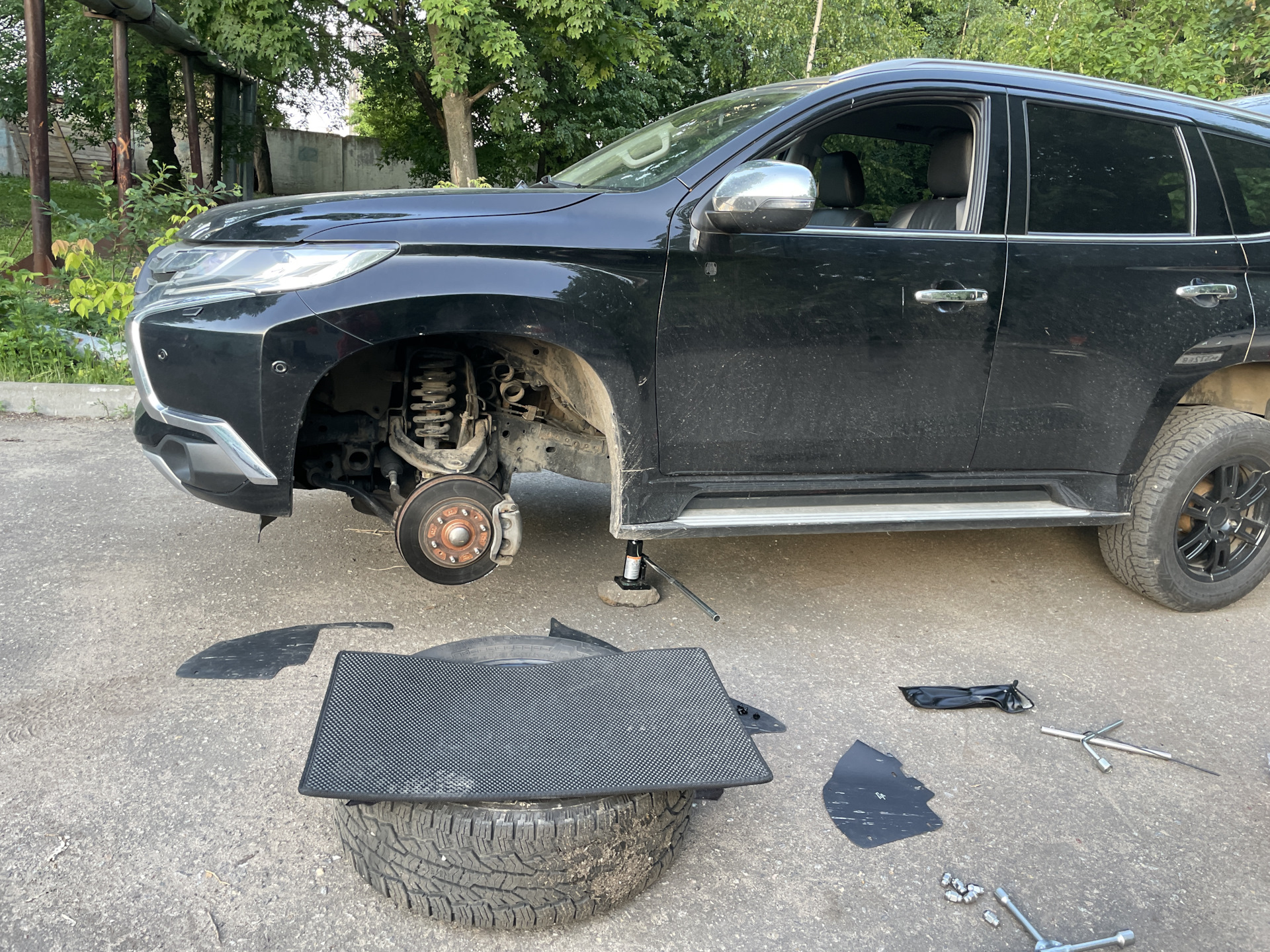 Боковые пыльники двигателя Pajero Sport 3 — Mitsubishi Pajero Sport (3G ...