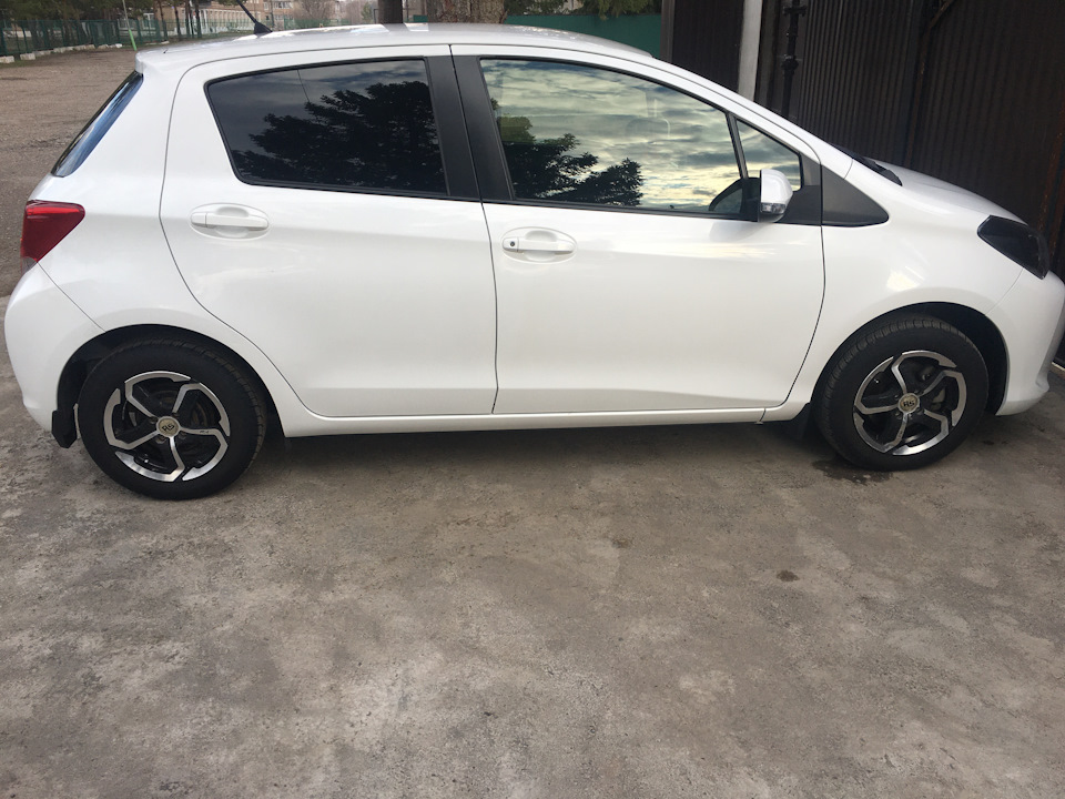 Не то что хотел ) — Toyota Vitz (130), 1 л, 2017 года | колёсные диски ...
