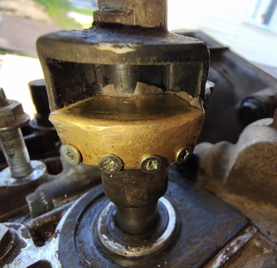 Double USB charging ports for the passengers at the rear — Volkswagen ...