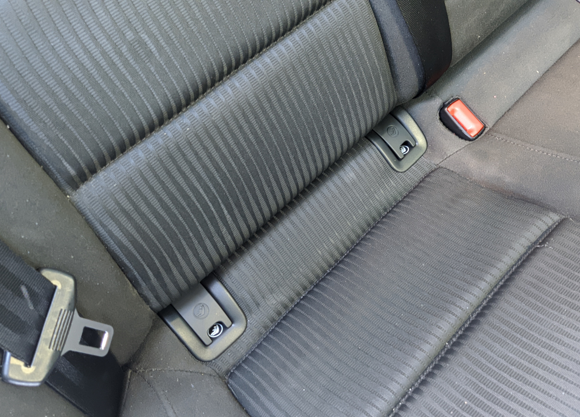 Установка ISOFIX в Audi A4 B8 — Audi A4 (B8), 1,8 л, 2011 года ...