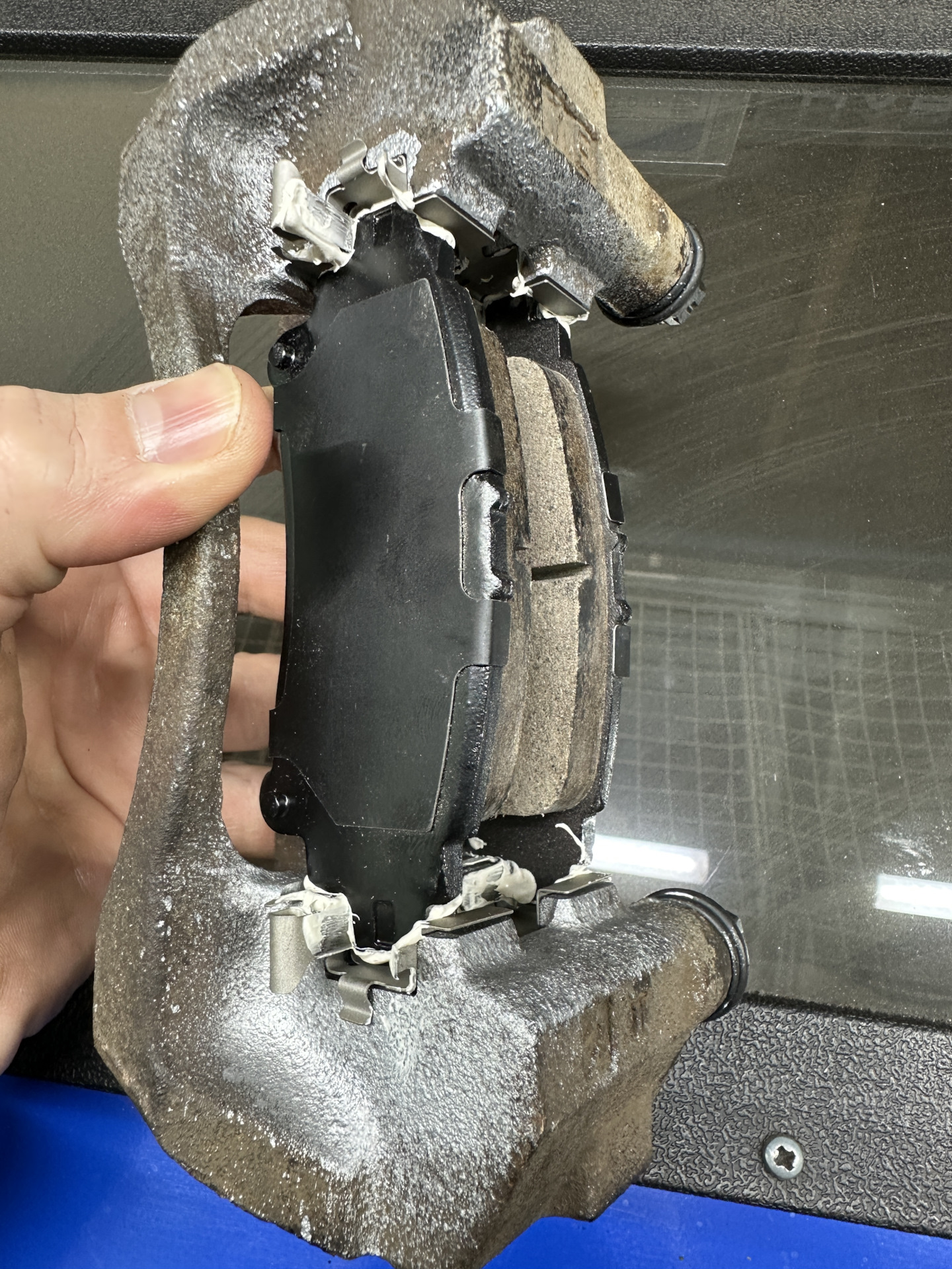 Обслуживание тормозной системы Ч.1 — Toyota Prius Plus, 1,8 л, 2014 ...