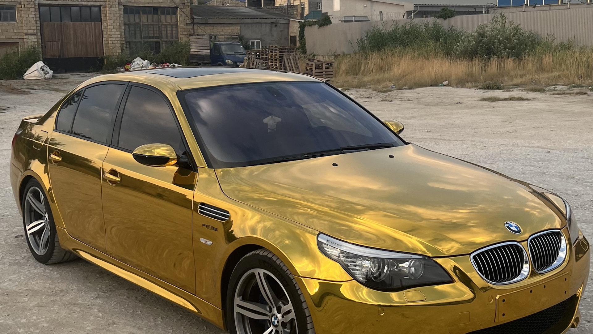 BMW M5 (E60) 5.0 бензиновый 2007 | Gold M5 на DRIVE2