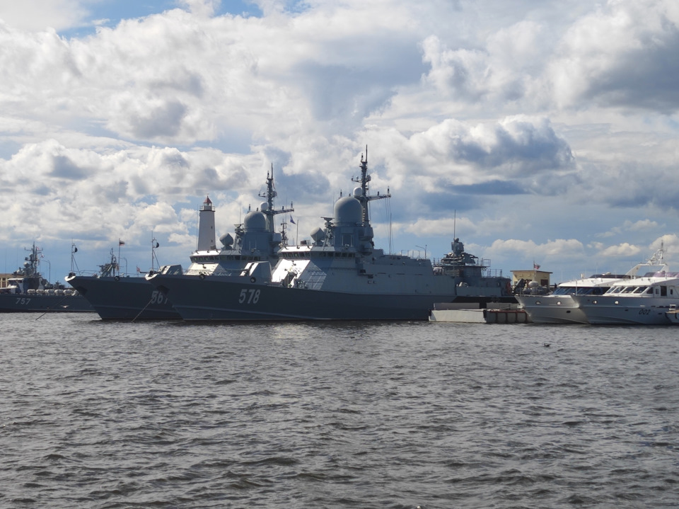 Отпуск в Питере — Citroen Grand C4 Picasso (2G), 2 л, 2017 года ...