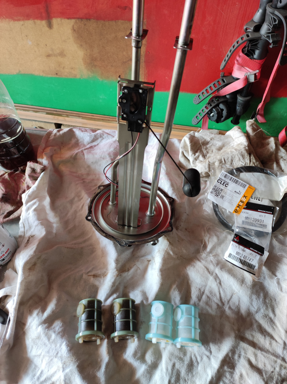 Замена фильтров грубой очистки топлива — Mitsubishi Pajero Sport (2G ...