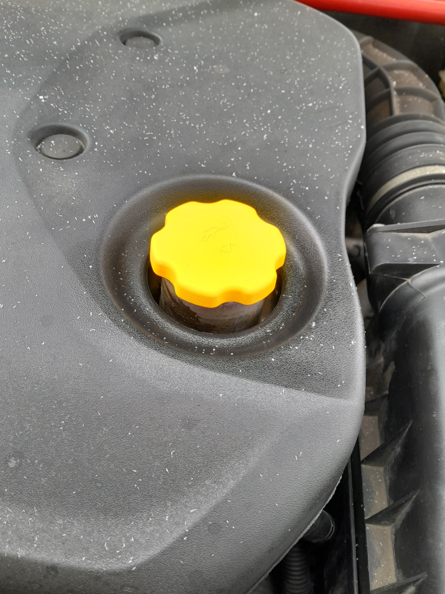 Крышка масляной горловины — Lada Приора седан, 1,6 л, 2017 года ...