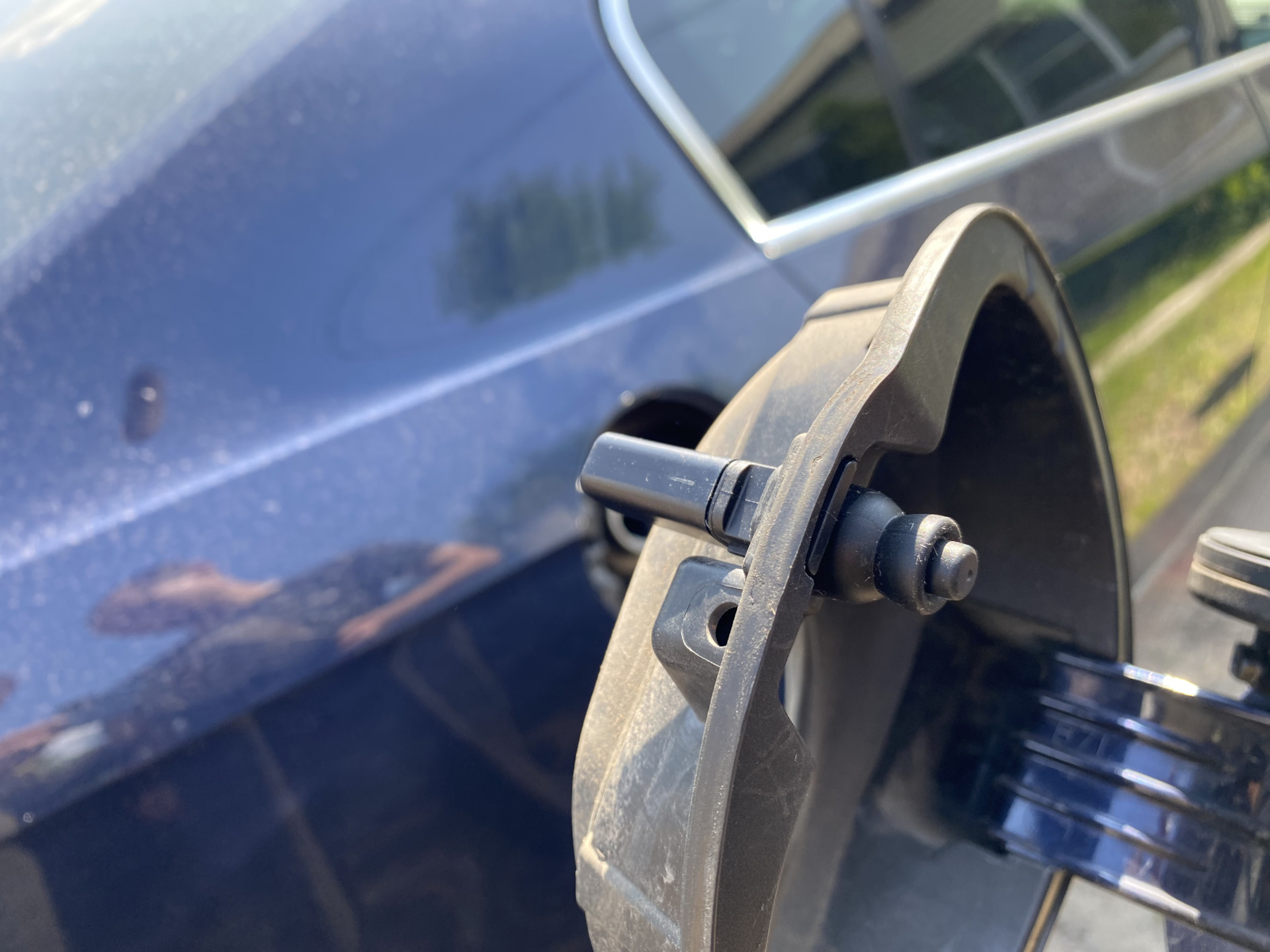 6Q6809986C Стопор лючка топливного бака VW — Volkswagen Passat B7, 1,8 ...