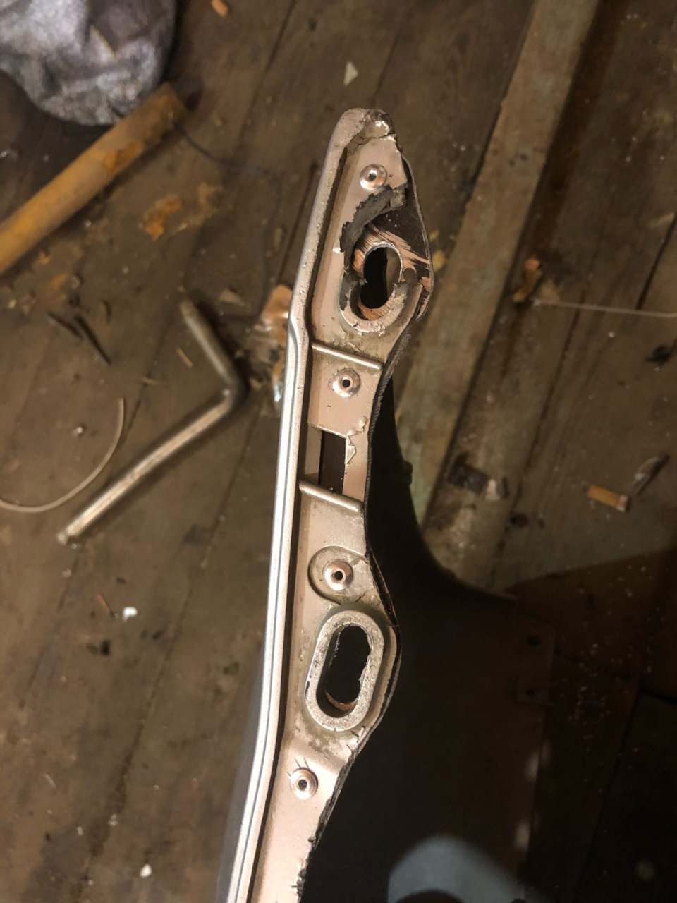 Бампер слегка болтался с краю — Subaru Forester (SG), 2 л, 2004 года ...
