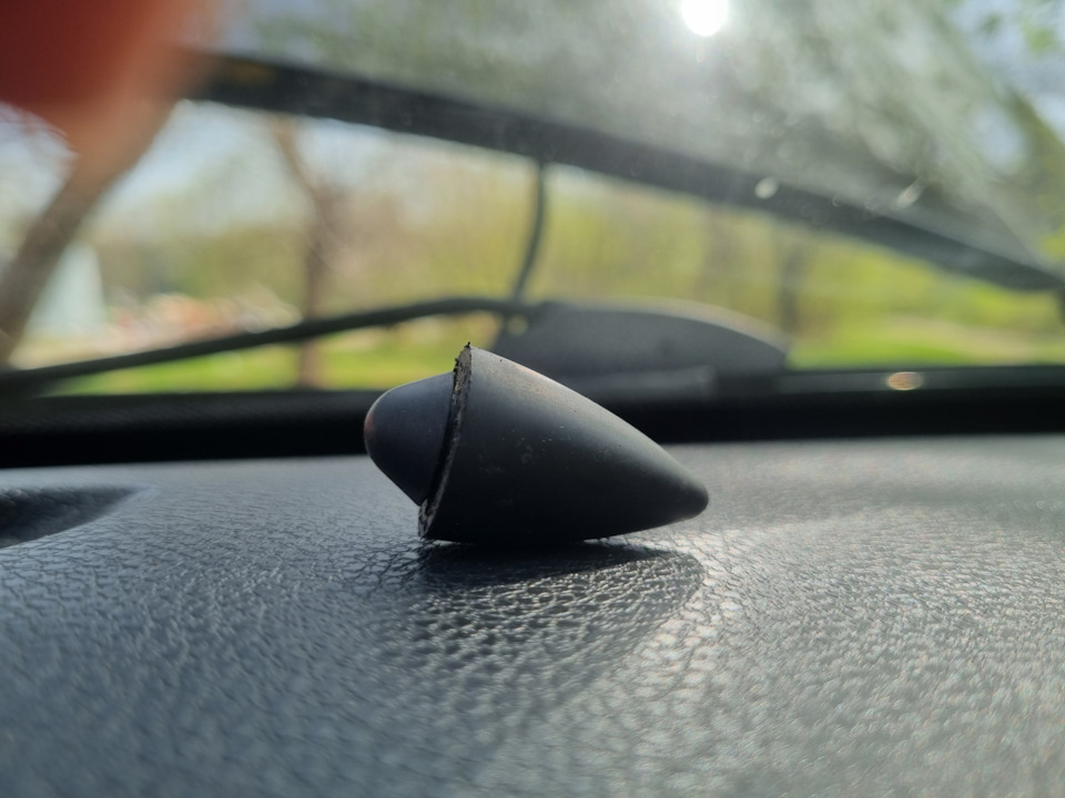 Отбойник капота от Ваз 2101 — Renault Duster (1G), 2 л, 2014 года ...