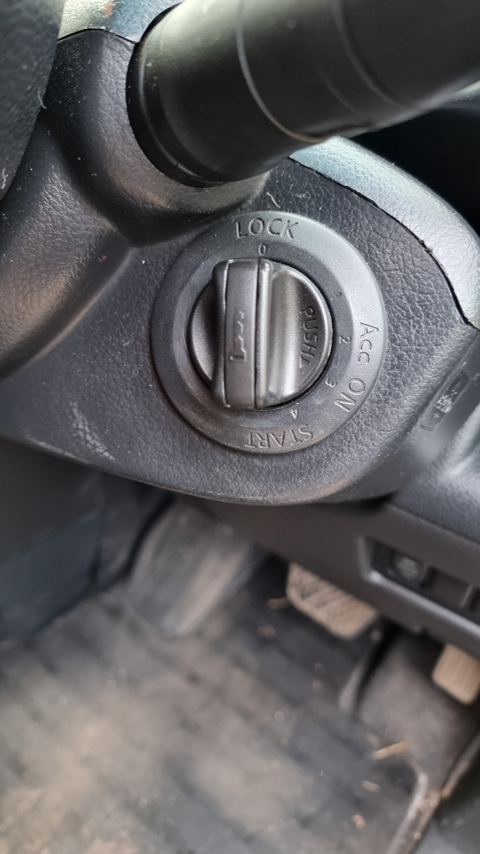 Заглушка замка зажигания — Nissan Serena Mk III (C25), 2 л, 2008 года ...