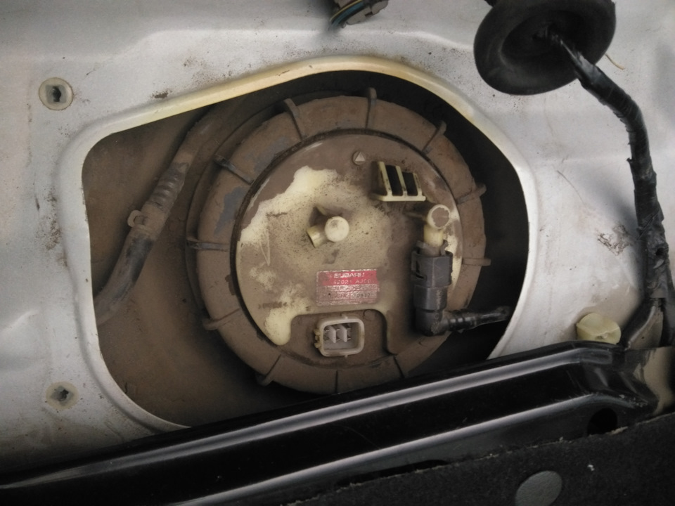 Замена топливного фильтра. — Subaru Outback (BR), 2,5 л, 2011 года ...