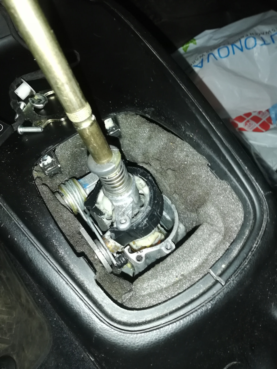 Втулка кулисы кпп — убираем люфт за 20 минут — SEAT Leon FR (Mk1), 1,8 ...